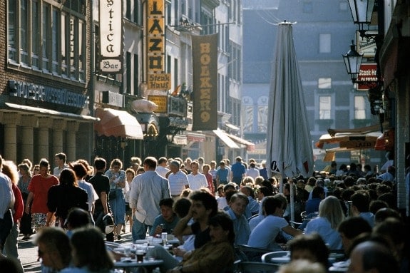Dusseldorf The Longest Bar In The World The Traveler s Way